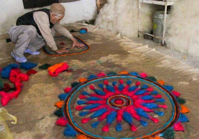 Persian handicrafts: Namad-mali in Semnan