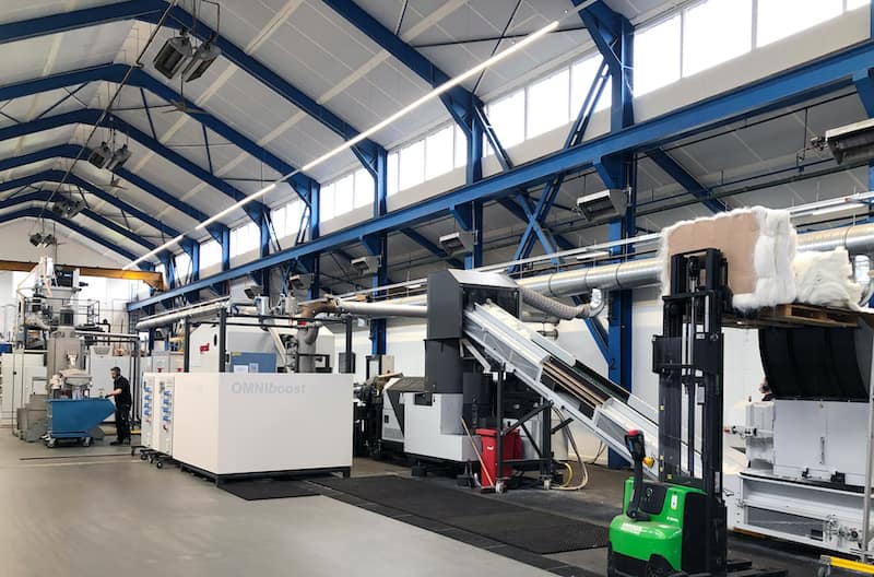 Gneuss: Presentation of new OMNIboost Recycling System Steals
