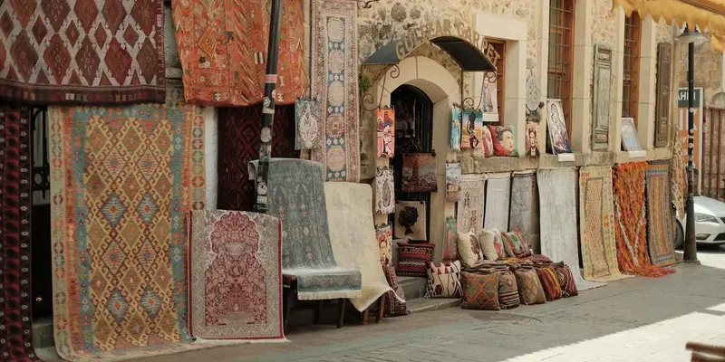 Local community in Turkey begins "carpet removal"